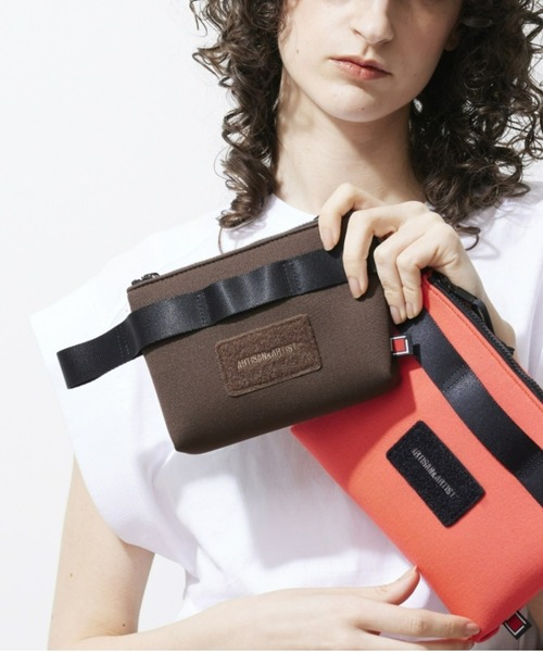 ポーチ 「ARTISAN＆ARTIST」ニュー・デュアリティ/ループ付き・薄マチポーチ・ミディアム レディース : 84838020 ...