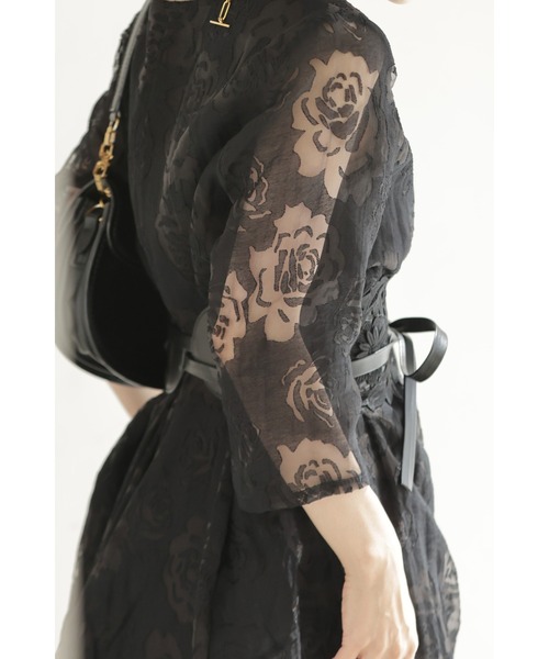 cawaii ワンピース （黒）バラの透かし絵浮かぶふんわりシルエット