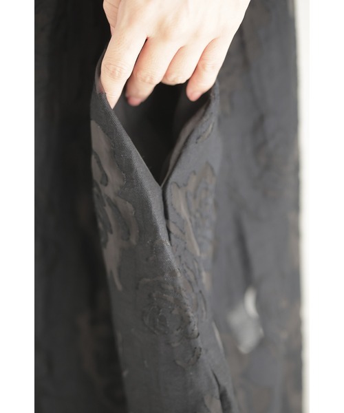 cawaii ワンピース （黒）バラの透かし絵浮かぶふんわりシルエット