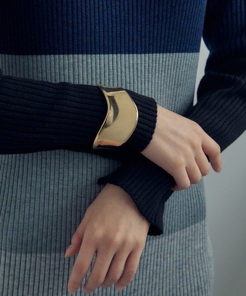 バングル ワイド カーブ メタル バングル レディース :83601082:ZOZOTOWN Yahoo!店 - 通販 - Yahoo!ショッピング