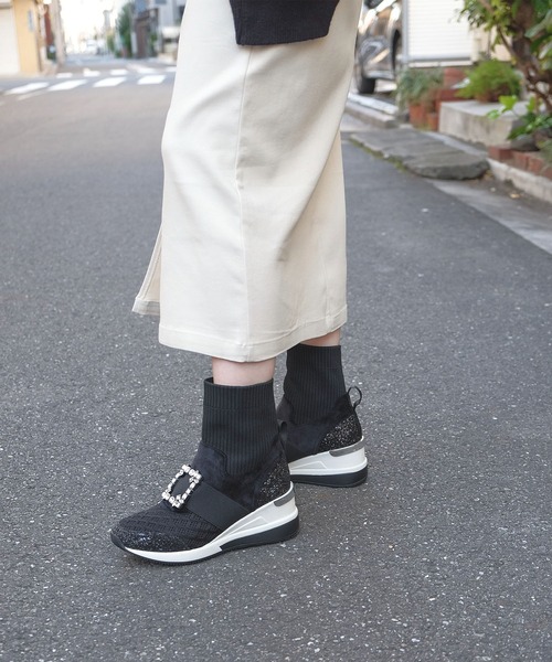 neue marche（ノイエマルシェ） ブーツ ビジューバックル付き