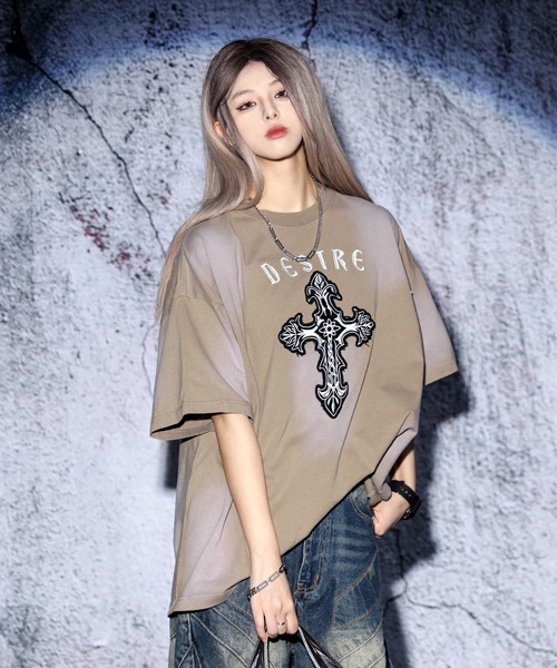 EFFECTION tシャツ // spray painting cross logo embroidery crew neck T ...