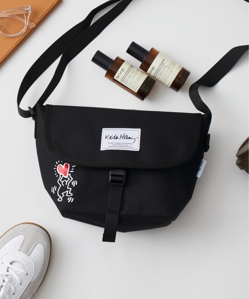 Keith Haring ショルダーバッグ バッグ 「Keith Haring」アートプリント フラップショルダーサコッシュ KHB-KH2102 レディース メンズ : ZOZOTOWN ...