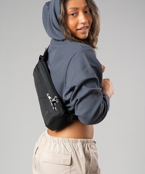 パックセーフ  V アクション スリング   ジェットブラック PacSafe（パックセーフ） ショルダーバッグ V Action Sling/V