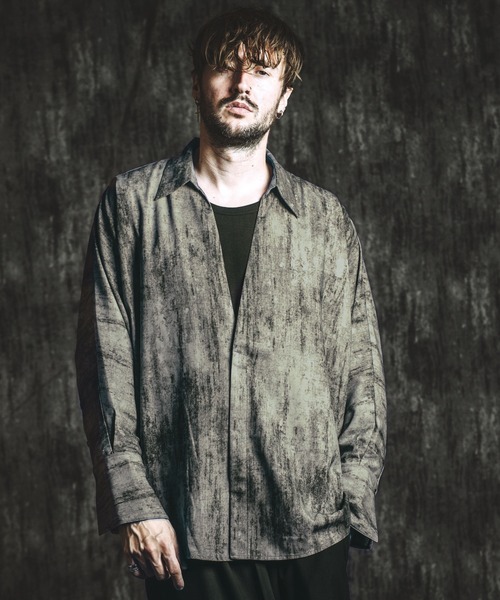 NO ID.（ノーアイディー） シャツ 「NO ID.」Uneven Print V-Neck